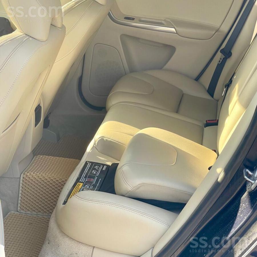 Blue Volvo XC60 2016 in Riga, with an engine capacity of 2.40 L and mileage of 227 thousand km for 16988 €, photo 18 on AUTOMOTO.COM.LV