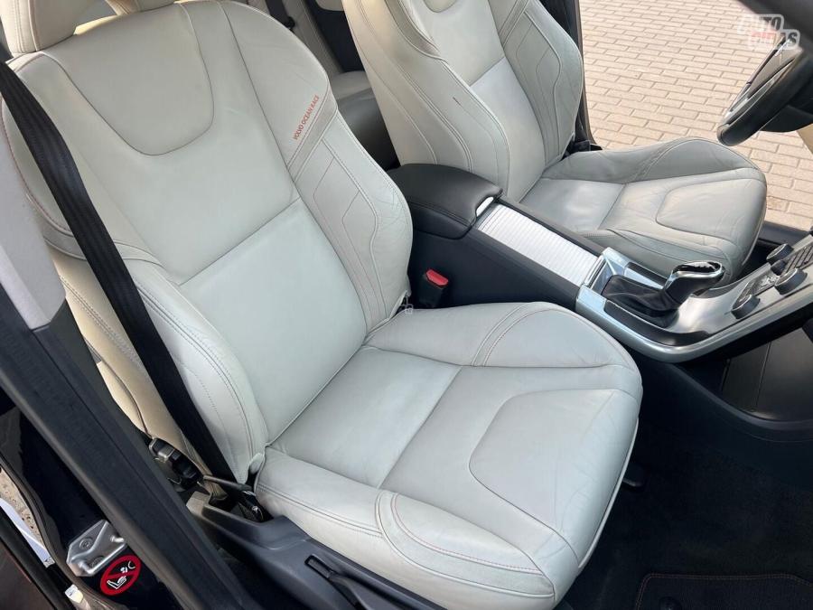 Zils Volvo XC60 2016 Utena, ar dzinēja tilpumu 2.40 L un nobraukumu 219 tūkst. km par 13300 €, foto 14 vietnē AUTOMOTO.COM.LV