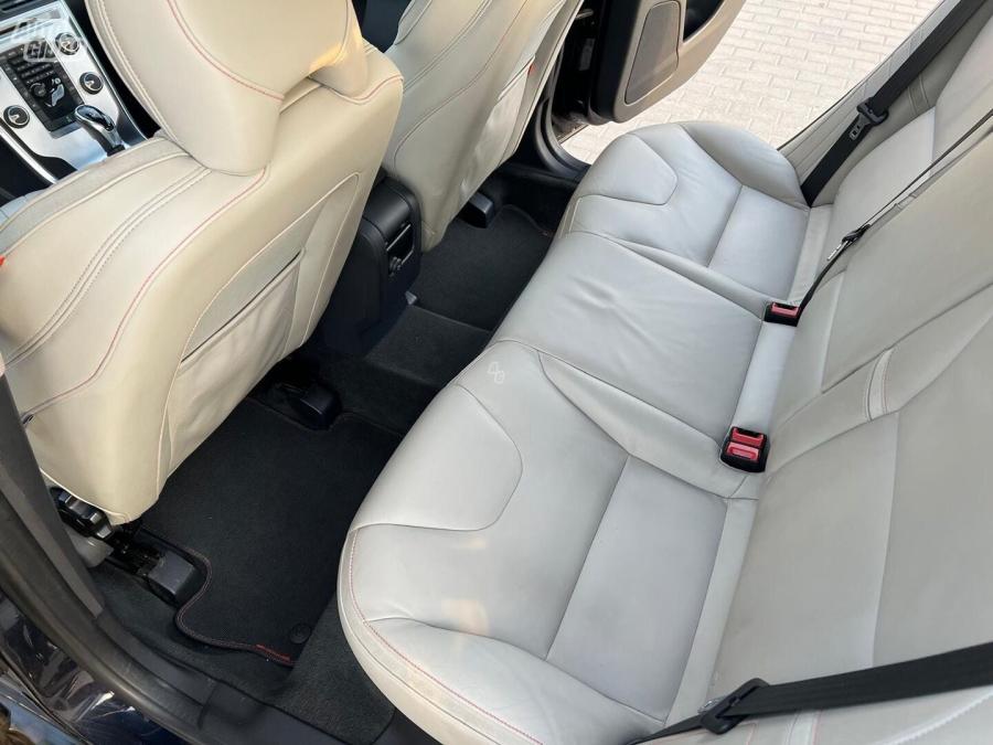 Zils Volvo XC60 2016 Utena, ar dzinēja tilpumu 2.40 L un nobraukumu 219 tūkst. km par 13300 €, foto 15 vietnē AUTOMOTO.COM.LV