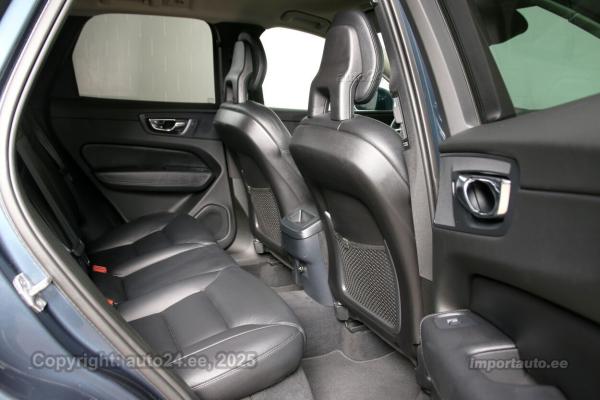 Blue Volvo XC60 2017 in Parnu, with an engine capacity of 2.00 L and mileage of 205 thousand km for 21890 €, photo 11 on AUTOMOTO.COM.LV