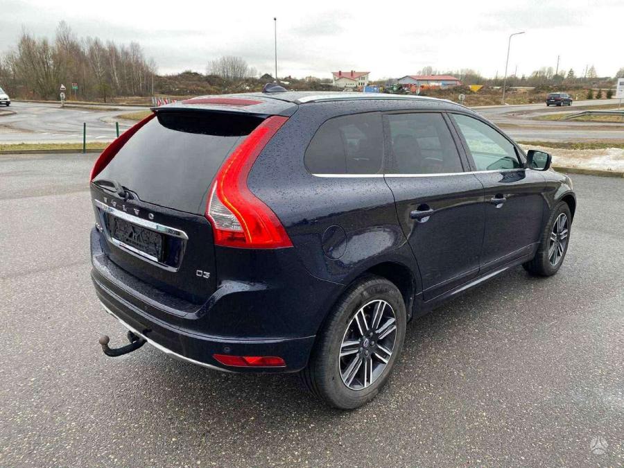 Blue Volvo XC60 2017 in Panevezys, with an engine capacity of 1.97 L and mileage of 235 thousand km for 10000 €, photo 4 on AUTOMOTO.COM.LV