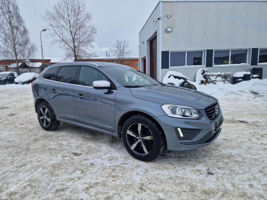 Blue Volvo XC60 2017 in Ukmerge, with an engine capacity of 2.40 L and mileage of 245 thousand km for 13850 €, photo 4 on AUTOMOTO.COM.LV