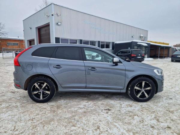 Blue Volvo XC60 2017 in Ukmerge, with an engine capacity of 2.40 L and mileage of 245 thousand km for 13850 €, photo 5 on AUTOMOTO.COM.LV
