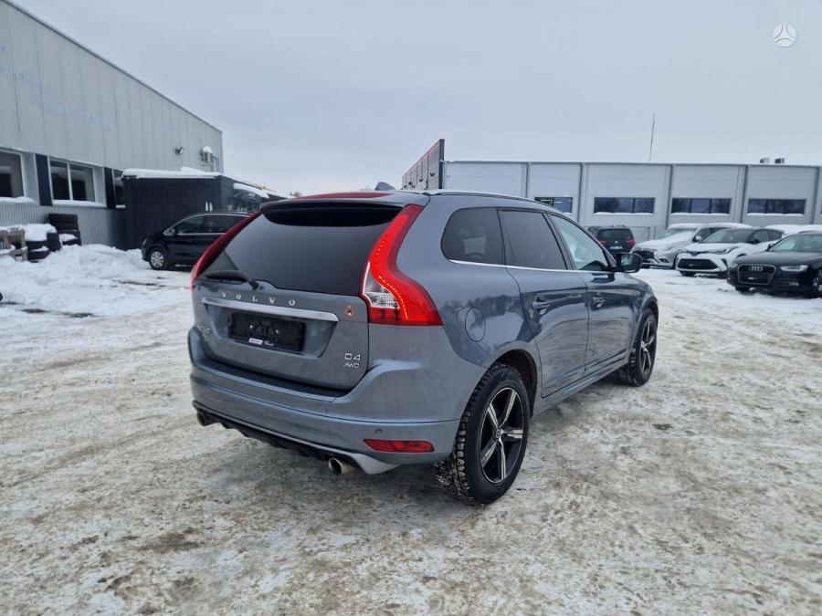 Blue Volvo XC60 2017 in Ukmerge, with an engine capacity of 2.40 L and mileage of 245 thousand km for 13850 €, photo 6 on AUTOMOTO.COM.LV