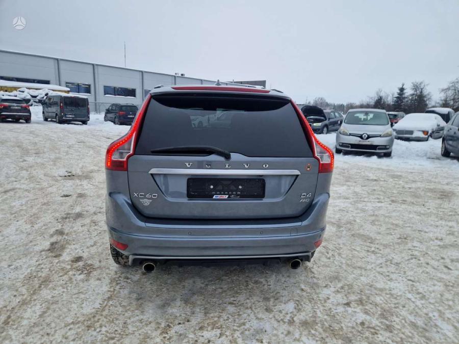 Blue Volvo XC60 2017 in Ukmerge, with an engine capacity of 2.40 L and mileage of 245 thousand km for 13850 €, photo 9 on AUTOMOTO.COM.LV