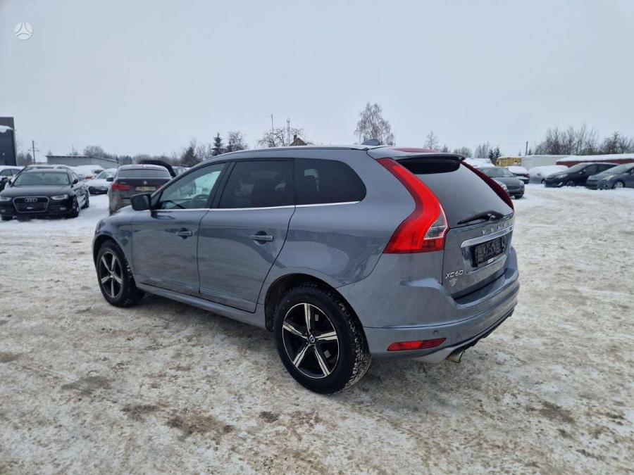 Blue Volvo XC60 2017 in Ukmerge, with an engine capacity of 2.40 L and mileage of 245 thousand km for 13850 €, photo 11 on AUTOMOTO.COM.LV