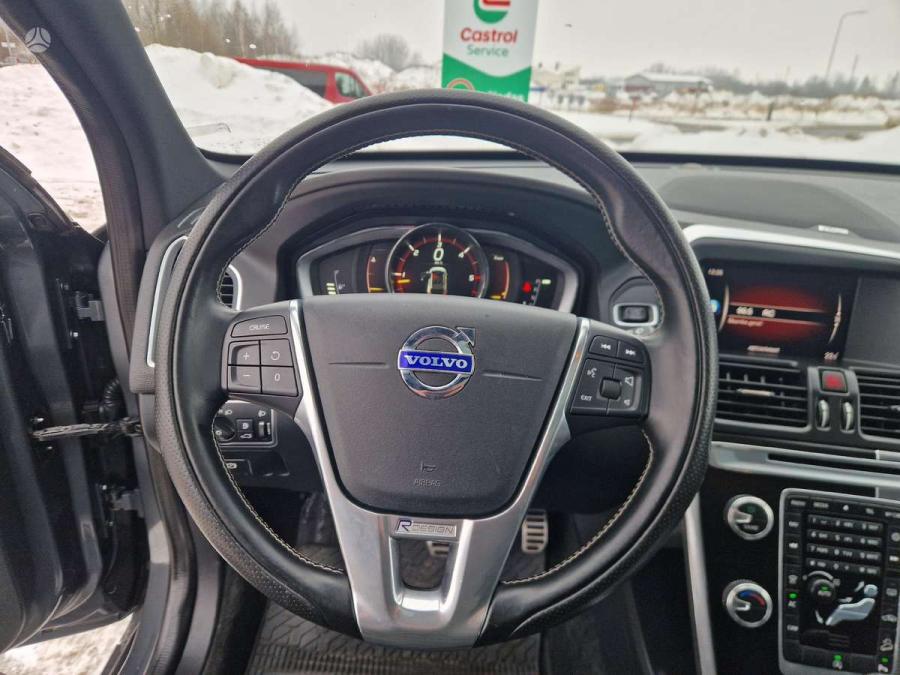 Blue Volvo XC60 2017 in Ukmerge, with an engine capacity of 1.98 L and mileage of 240 thousand km for 13800 €, photo 23 on AUTOMOTO.COM.LV