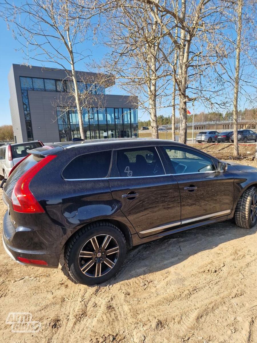 Blue Volvo XC60 2017 in Kaunas, with an engine capacity of 2.00 L and mileage of 107 thousand km for 14300 €, photo 3 on AUTOMOTO.COM.LV