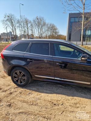 Blue Volvo XC60 2017 in Kaunas, with an engine capacity of 2.00 L and mileage of 107 thousand km for 14300 €, photo 4 on AUTOMOTO.COM.LV
