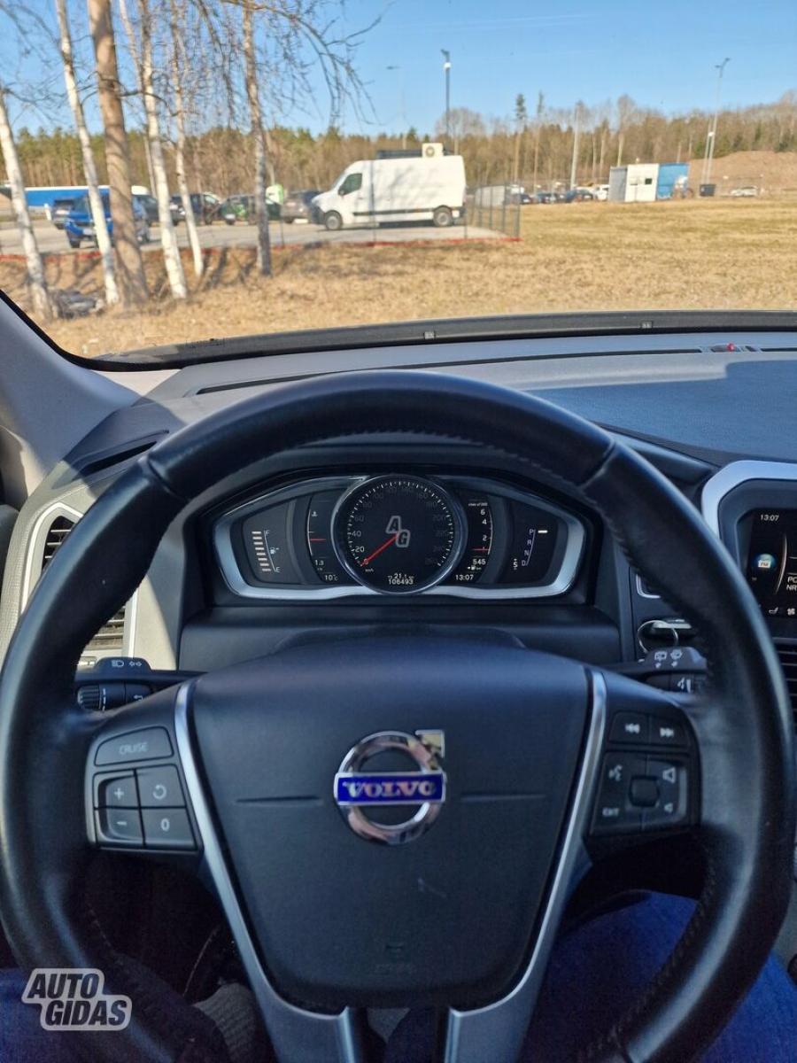 Blue Volvo XC60 2017 in Kaunas, with an engine capacity of 2.00 L and mileage of 107 thousand km for 14300 €, photo 15 on AUTOMOTO.COM.LV