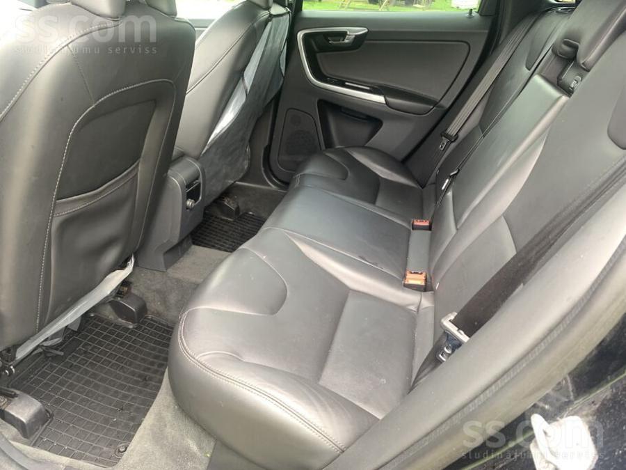 Zils Volvo XC60 2017 Jelgava, ar dzinēja tilpumu 2.00 L un nobraukumu 304 tūkst. km par 15500 €, foto 11 vietnē AUTOMOTO.COM.LV