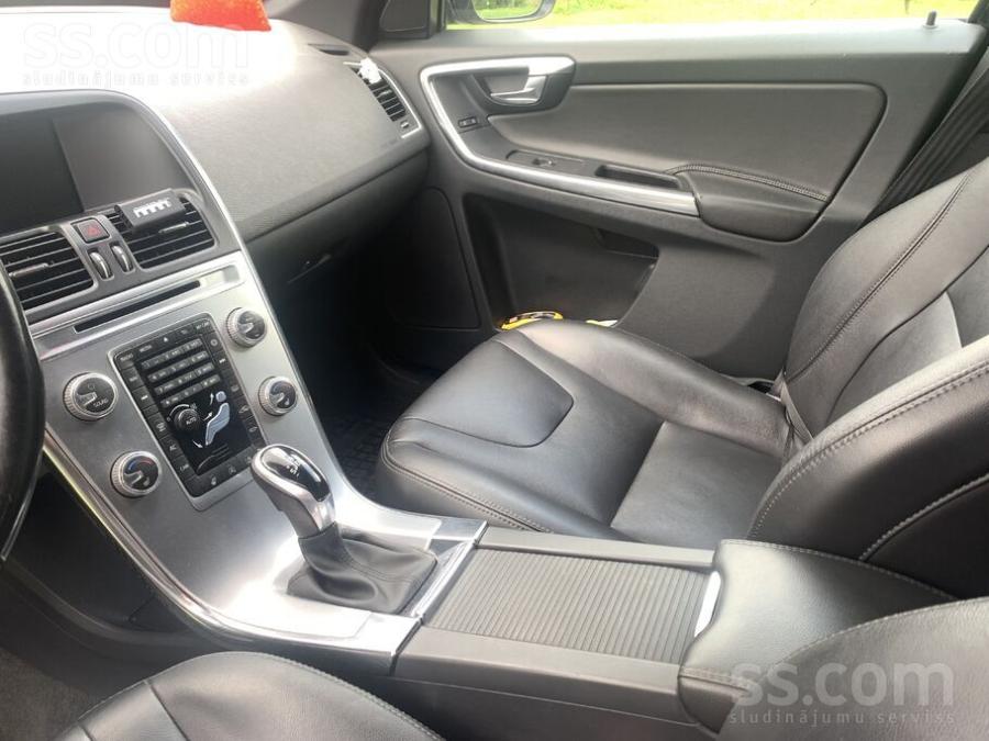 Zils Volvo XC60 2017 Jelgava, ar dzinēja tilpumu 2.00 L un nobraukumu 304 tūkst. km par 15500 €, foto 12 vietnē AUTOMOTO.COM.LV