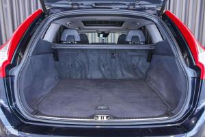 Blue Volvo XC60 2017 in Marijampole, with an engine capacity of 2.00 L and mileage of 303 thousand km for 10950 €, photo 14 on AUTOMOTO.COM.LV
