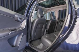 Blue Volvo XC60 2017 in Marijampole, with an engine capacity of 2.00 L and mileage of 303 thousand km for 10950 €, photo 30 on AUTOMOTO.COM.LV