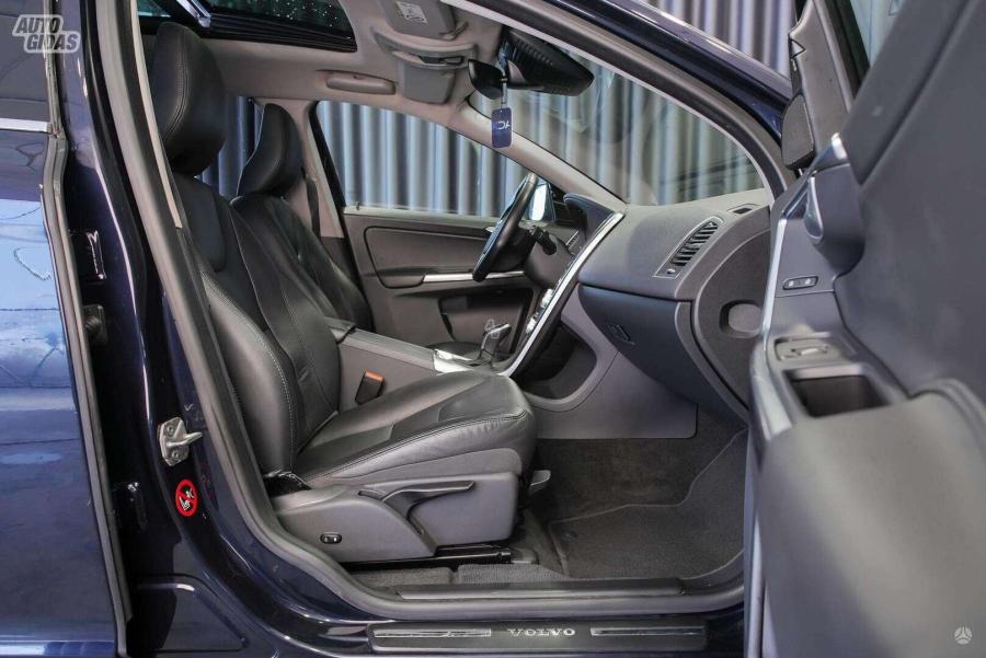 Blue Volvo XC60 2017 in Marijampole, with an engine capacity of 2.00 L and mileage of 303 thousand km for 10950 €, photo 34 on AUTOMOTO.COM.LV