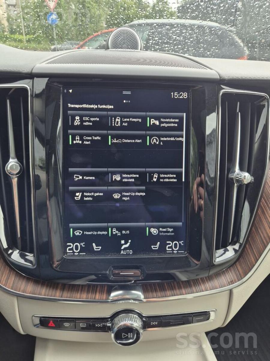 Zils Volvo XC60 2017 Rīga, ar dzinēja tilpumu 2.00 L un nobraukumu 230 tūkst. km par 20990 €, foto 21 vietnē AUTOMOTO.COM.LV