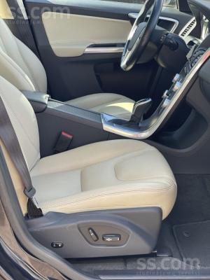 Zils Volvo XC60 2017 Rīga, ar dzinēja tilpumu 2.00 L un nobraukumu 0 tūkst. km par 17800 €, foto 8 vietnē AUTOMOTO.COM.LV