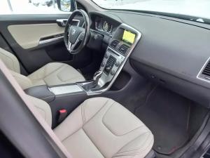 Синий Вольво ХС60 2017 в Рига, объемом двигателя 2.00 л и пробегом 270 тыс. км за 12490 €, фото 8 на AUTOMOTO.COM.LV