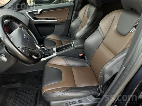 Blue Volvo XC60 2017 in Talsi, with an engine capacity of 2.40 L and mileage of 229 thousand km for 15500 €, photo 3 on AUTOMOTO.COM.LV