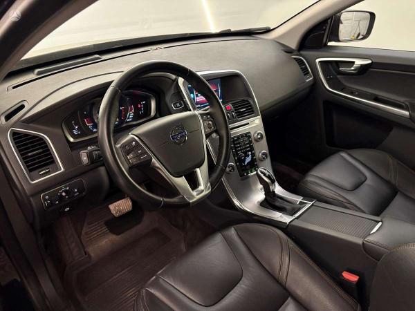Blue Volvo XC60 2017 in Marijampole, with an engine capacity of 1.97 L and mileage of 327 thousand km for 11850 €, photo 2 on AUTOMOTO.COM.LV