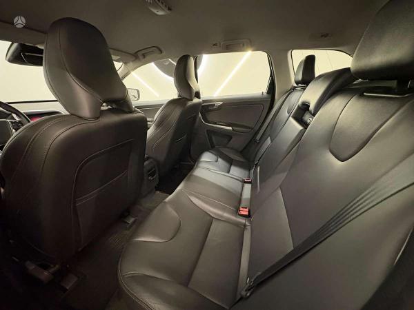 Blue Volvo XC60 2017 in Marijampole, with an engine capacity of 1.97 L and mileage of 327 thousand km for 11850 €, photo 9 on AUTOMOTO.COM.LV