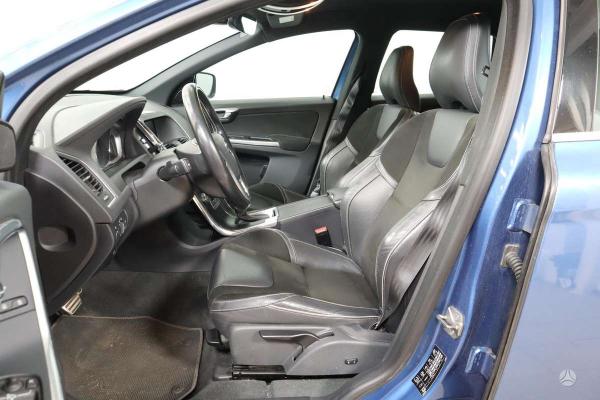 Blue Volvo XC60 2017 in Siauliai, with an engine capacity of 2.40 L and mileage of 311 thousand km for 13600 €, photo 3 on AUTOMOTO.COM.LV