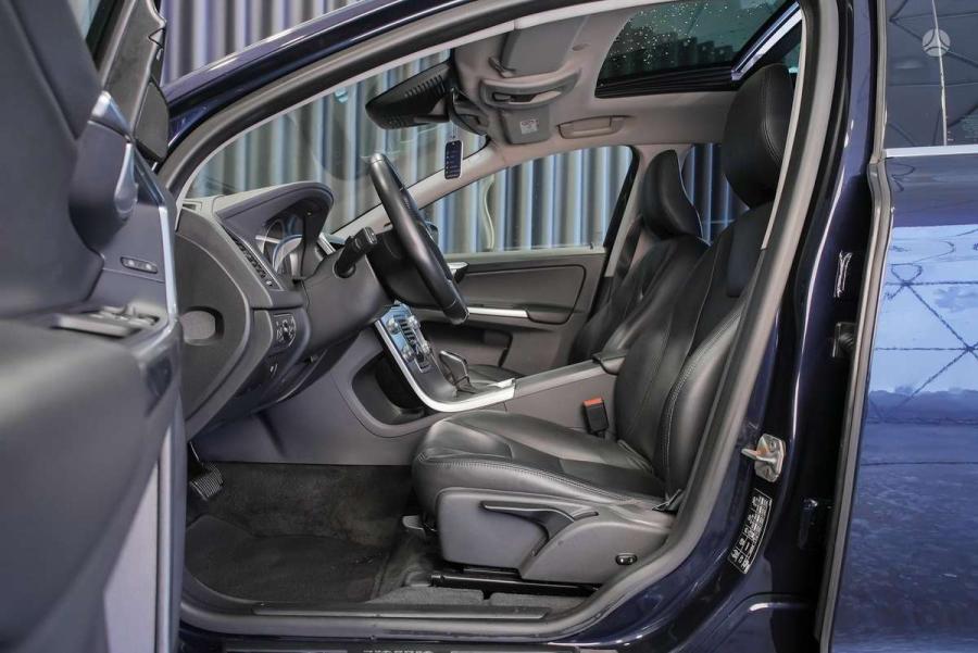 Zils Volvo XC60 2017 Marijampole, ar dzinēja tilpumu 1.97 L un nobraukumu 303 tūkst. km par 10450 €, foto 25 vietnē AUTOMOTO.COM.LV