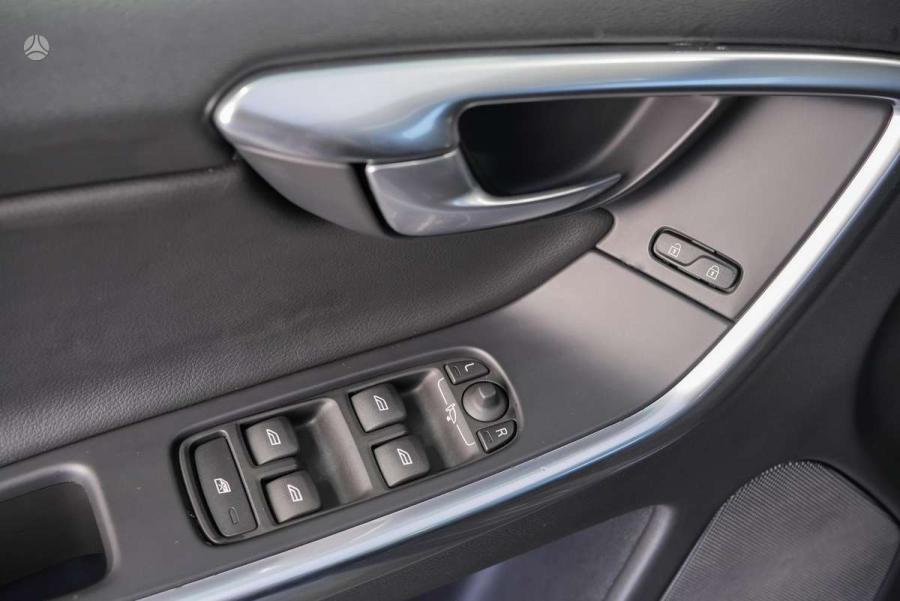 Zils Volvo XC60 2017 Marijampole, ar dzinēja tilpumu 1.97 L un nobraukumu 303 tūkst. km par 10450 €, foto 28 vietnē AUTOMOTO.COM.LV