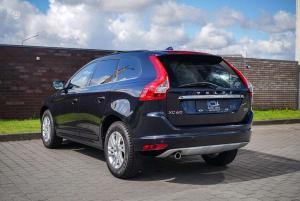 Blue Volvo XC60 2017 in Marijampole, with an engine capacity of 1.97 L and mileage of 303 thousand km for 10250 €, photo 6 on AUTOMOTO.COM.LV