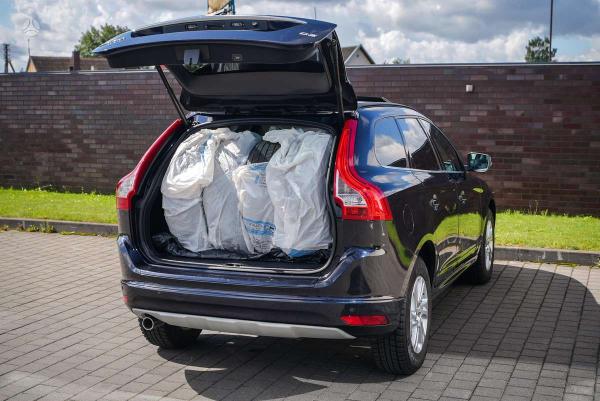 Blue Volvo XC60 2017 in Marijampole, with an engine capacity of 1.97 L and mileage of 303 thousand km for 10250 €, photo 8 on AUTOMOTO.COM.LV