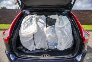 Blue Volvo XC60 2017 in Marijampole, with an engine capacity of 1.97 L and mileage of 303 thousand km for 10250 €, photo 10 on AUTOMOTO.COM.LV