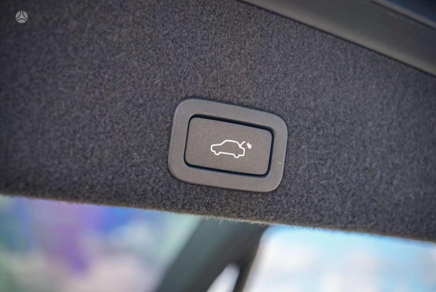 Blue Volvo XC60 2017 in Marijampole, with an engine capacity of 1.97 L and mileage of 303 thousand km for 10250 €, photo 12 on AUTOMOTO.COM.LV