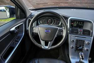 Blue Volvo XC60 2017 in Marijampole, with an engine capacity of 1.97 L and mileage of 303 thousand km for 10250 €, photo 15 on AUTOMOTO.COM.LV
