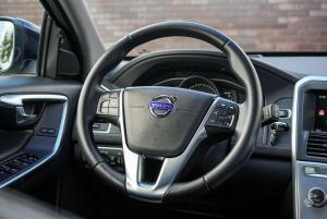 Blue Volvo XC60 2017 in Marijampole, with an engine capacity of 1.97 L and mileage of 303 thousand km for 10250 €, photo 16 on AUTOMOTO.COM.LV
