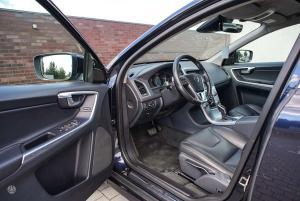 Blue Volvo XC60 2017 in Marijampole, with an engine capacity of 1.97 L and mileage of 303 thousand km for 10250 €, photo 22 on AUTOMOTO.COM.LV