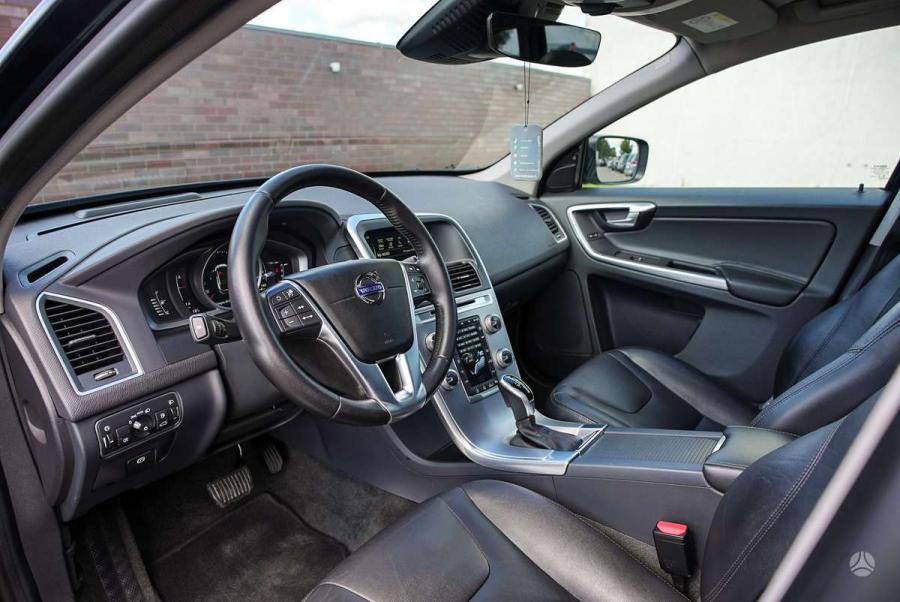 Blue Volvo XC60 2017 in Marijampole, with an engine capacity of 1.97 L and mileage of 303 thousand km for 10250 €, photo 23 on AUTOMOTO.COM.LV