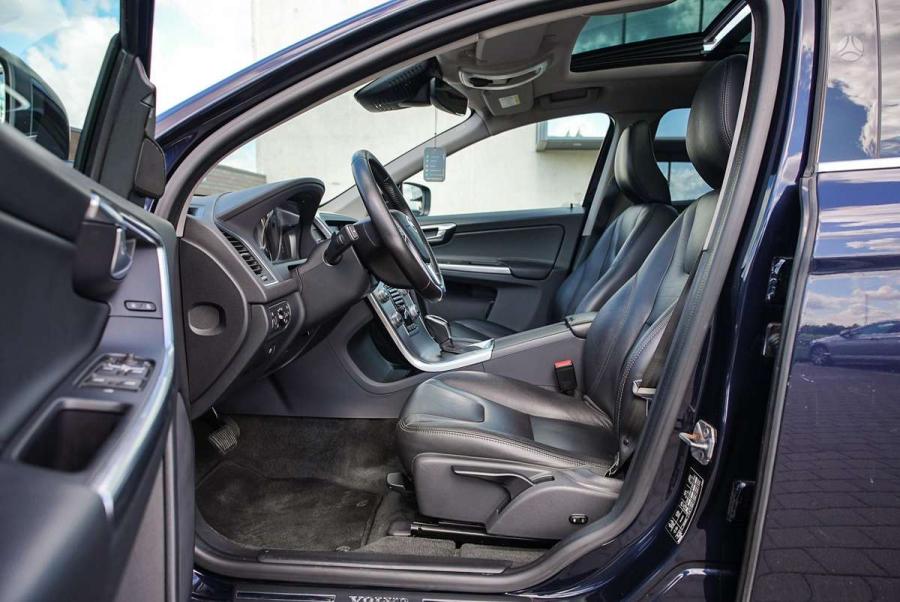 Blue Volvo XC60 2017 in Marijampole, with an engine capacity of 1.97 L and mileage of 303 thousand km for 10250 €, photo 24 on AUTOMOTO.COM.LV