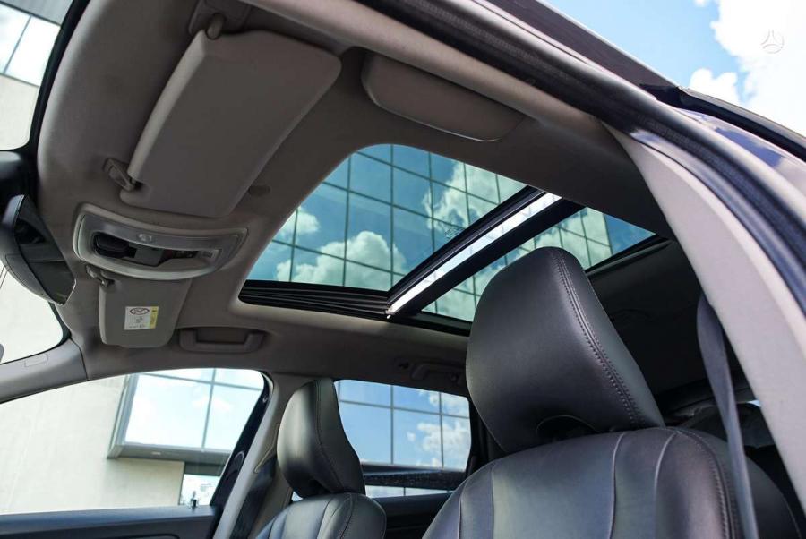 Blue Volvo XC60 2017 in Marijampole, with an engine capacity of 1.97 L and mileage of 303 thousand km for 10250 €, photo 25 on AUTOMOTO.COM.LV