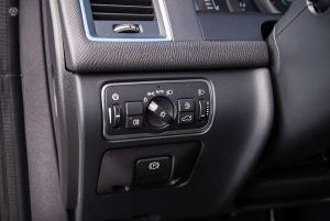 Blue Volvo XC60 2017 in Marijampole, with an engine capacity of 1.97 L and mileage of 303 thousand km for 10250 €, photo 27 on AUTOMOTO.COM.LV
