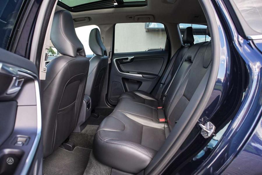 Blue Volvo XC60 2017 in Marijampole, with an engine capacity of 1.97 L and mileage of 303 thousand km for 10250 €, photo 31 on AUTOMOTO.COM.LV