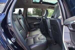 Blue Volvo XC60 2017 in Marijampole, with an engine capacity of 1.97 L and mileage of 303 thousand km for 10250 €, photo 33 on AUTOMOTO.COM.LV