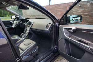 Blue Volvo XC60 2017 in Marijampole, with an engine capacity of 1.97 L and mileage of 303 thousand km for 10250 €, photo 34 on AUTOMOTO.COM.LV