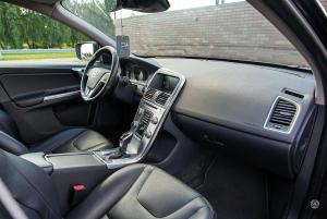 Blue Volvo XC60 2017 in Marijampole, with an engine capacity of 1.97 L and mileage of 303 thousand km for 10250 €, photo 35 on AUTOMOTO.COM.LV