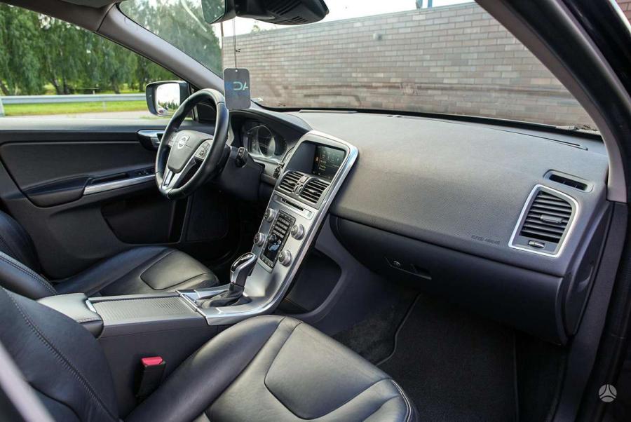 Blue Volvo XC60 2017 in Marijampole, with an engine capacity of 1.97 L and mileage of 303 thousand km for 10250 €, photo 35 on AUTOMOTO.COM.LV