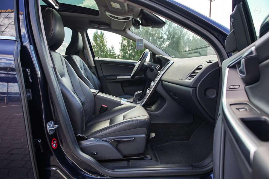 Blue Volvo XC60 2017 in Marijampole, with an engine capacity of 1.97 L and mileage of 303 thousand km for 10250 €, photo 36 on AUTOMOTO.COM.LV