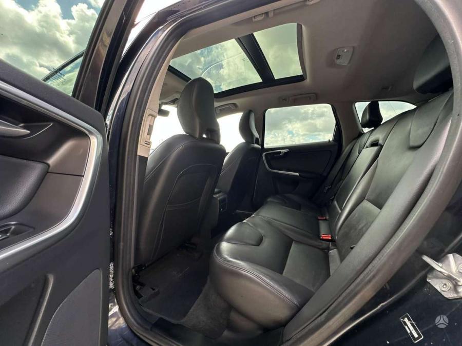 Blue Volvo XC60 2017 in Klaipeda, with an engine capacity of 1.97 L and mileage of 165 thousand km for 12700 €, photo 16 on AUTOMOTO.COM.LV