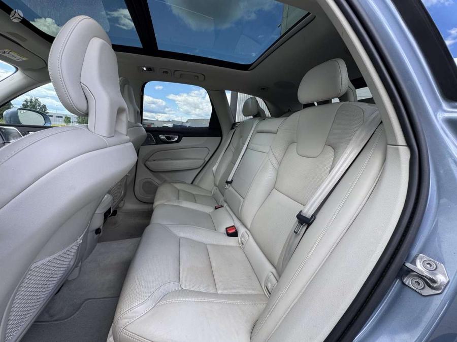 Zils Volvo XC60 2017 Viļņa, ar dzinēja tilpumu 1.97 L un nobraukumu 93 tūkst. km par 22900 €, foto 10 vietnē AUTOMOTO.COM.LV
