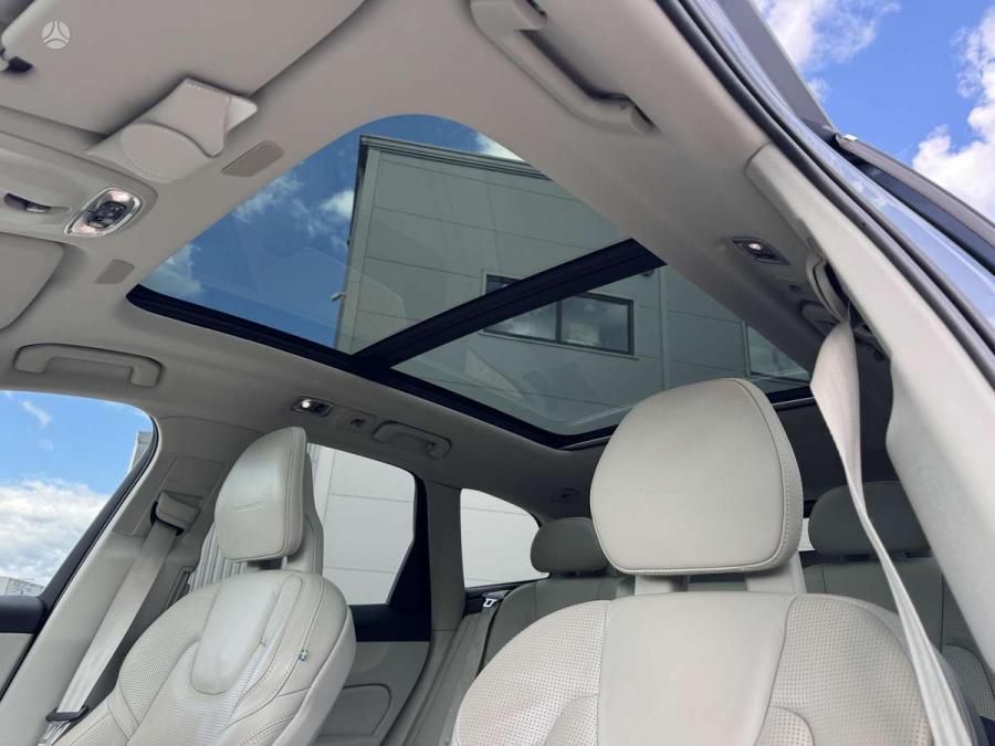 Zils Volvo XC60 2017 Viļņa, ar dzinēja tilpumu 1.97 L un nobraukumu 93 tūkst. km par 22900 €, foto 11 vietnē AUTOMOTO.COM.LV