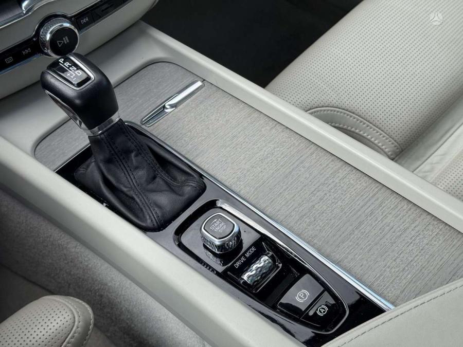 Zils Volvo XC60 2017 Viļņa, ar dzinēja tilpumu 1.97 L un nobraukumu 93 tūkst. km par 22900 €, foto 15 vietnē AUTOMOTO.COM.LV