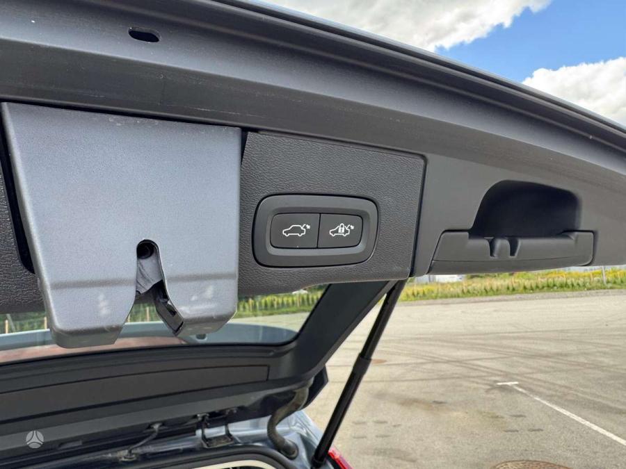 Zils Volvo XC60 2017 Viļņa, ar dzinēja tilpumu 1.97 L un nobraukumu 93 tūkst. km par 22900 €, foto 19 vietnē AUTOMOTO.COM.LV